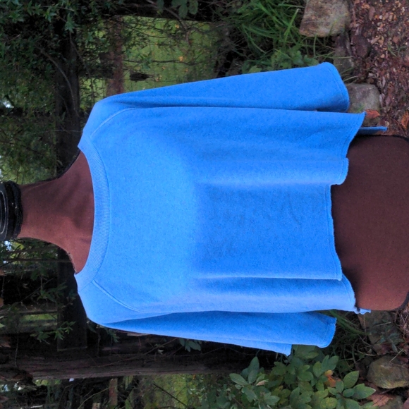 Colsie | Tops | Colsie Baby Blue Crew Neck Cropped Hilow Hemline Raglan ...